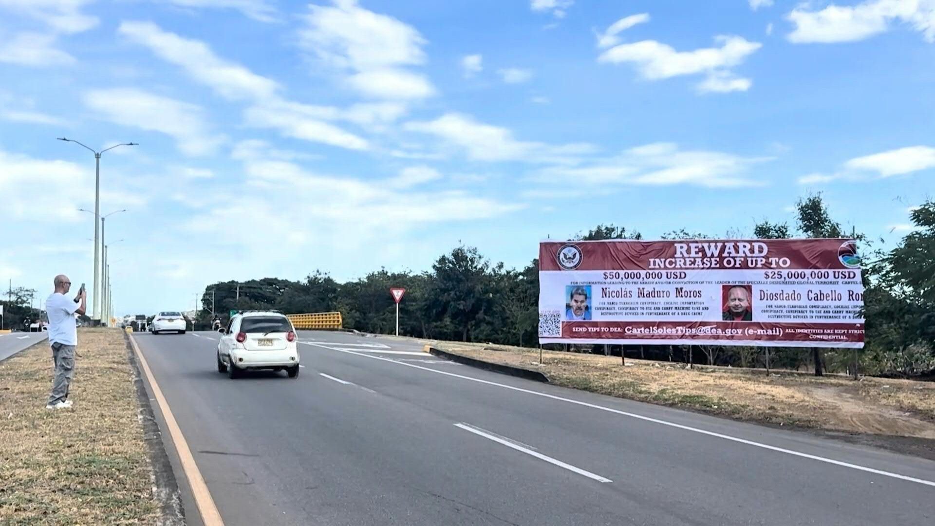 Video: Billboard with a reward for Venezuelan President Maduro appears ...