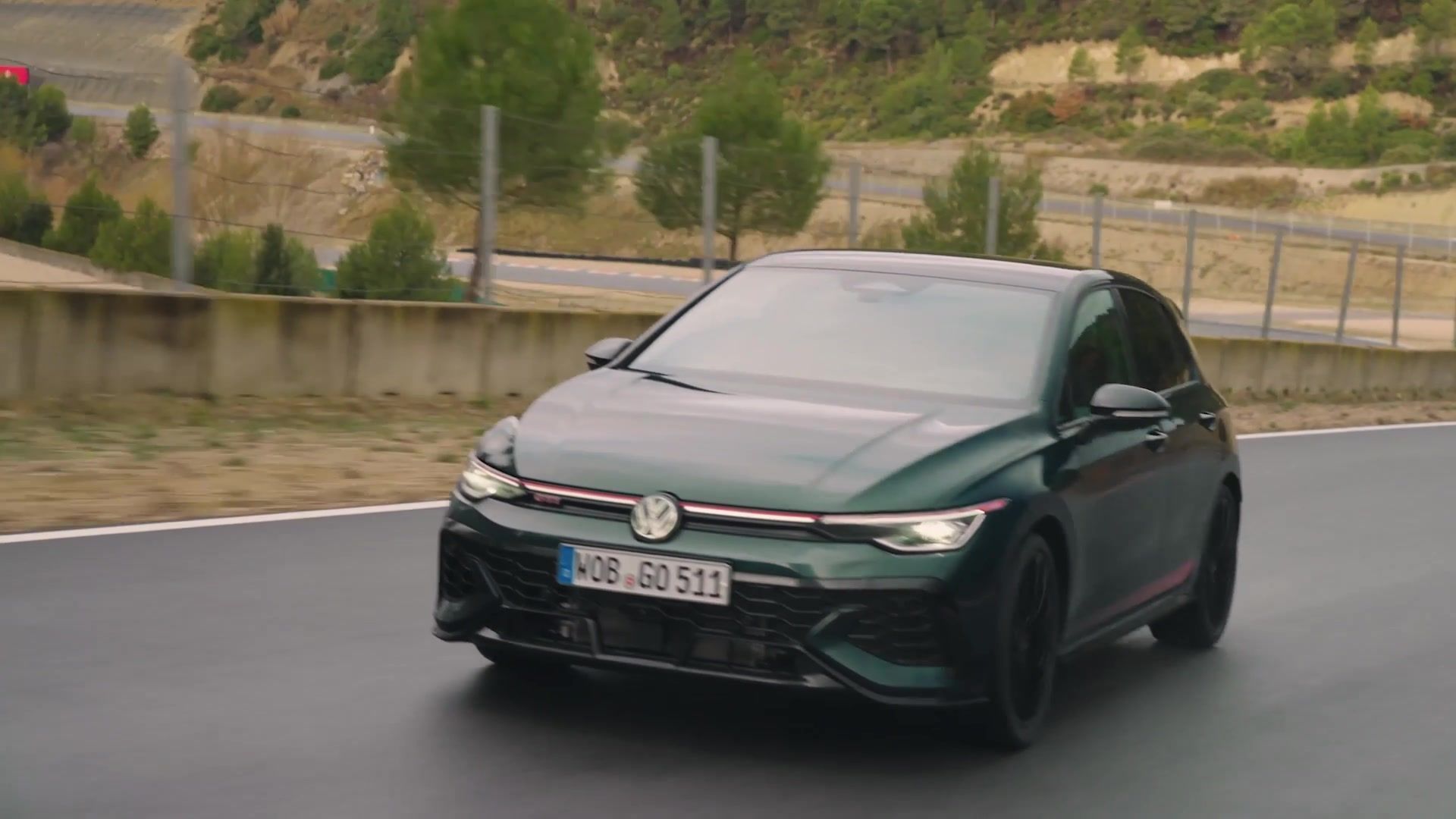 Video: Volkswagen Golf GTI EDITION 50 in Dark Moss Green Metallic ...