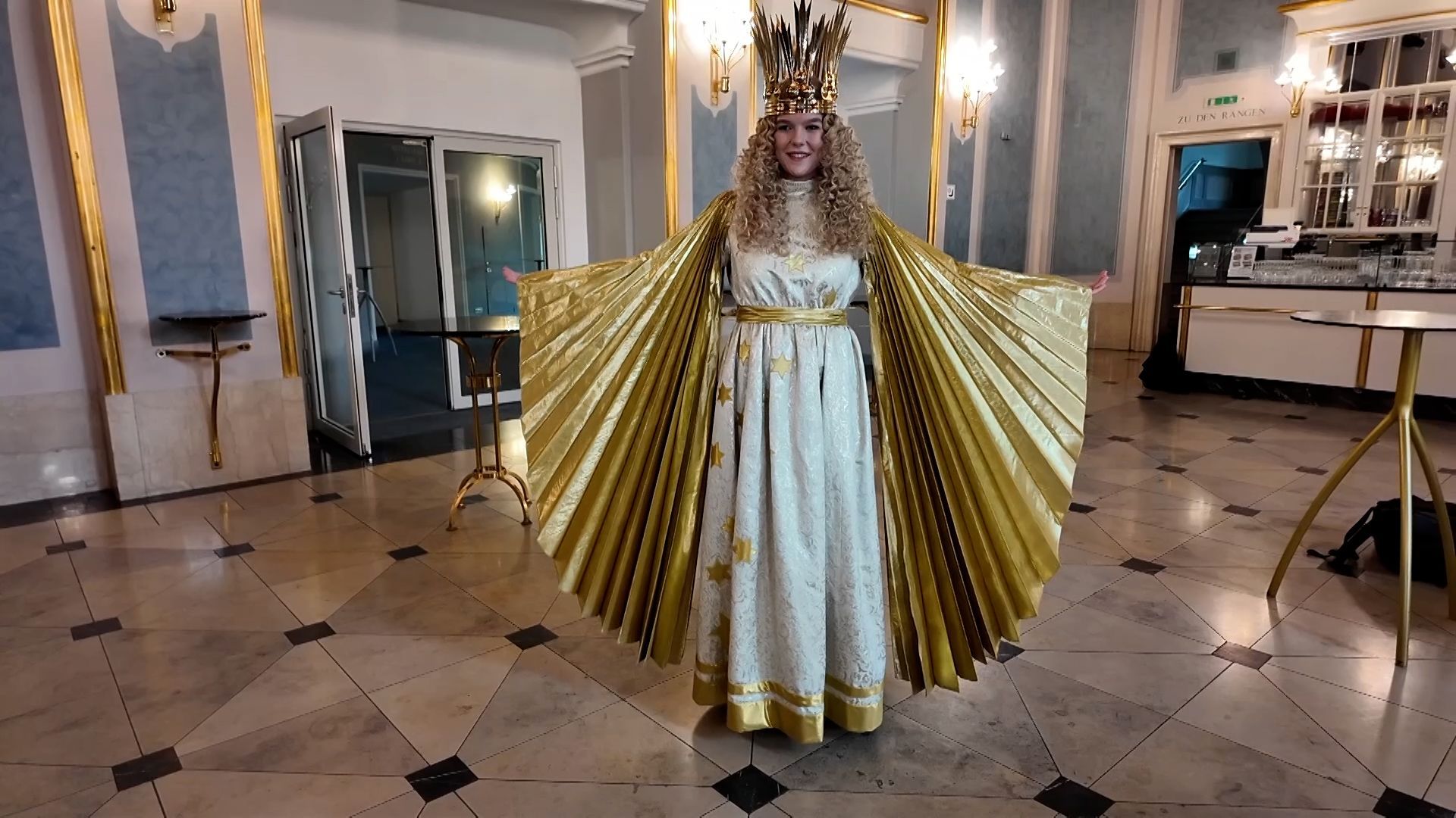 Neues Nürnberger Christkind Zeigt Sich Erstmals Im Gewand – WTQM